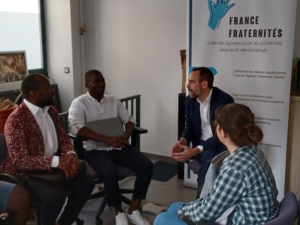 Ukraine Dialogue entre le préfet Joseph Zimet et des étudiants ...